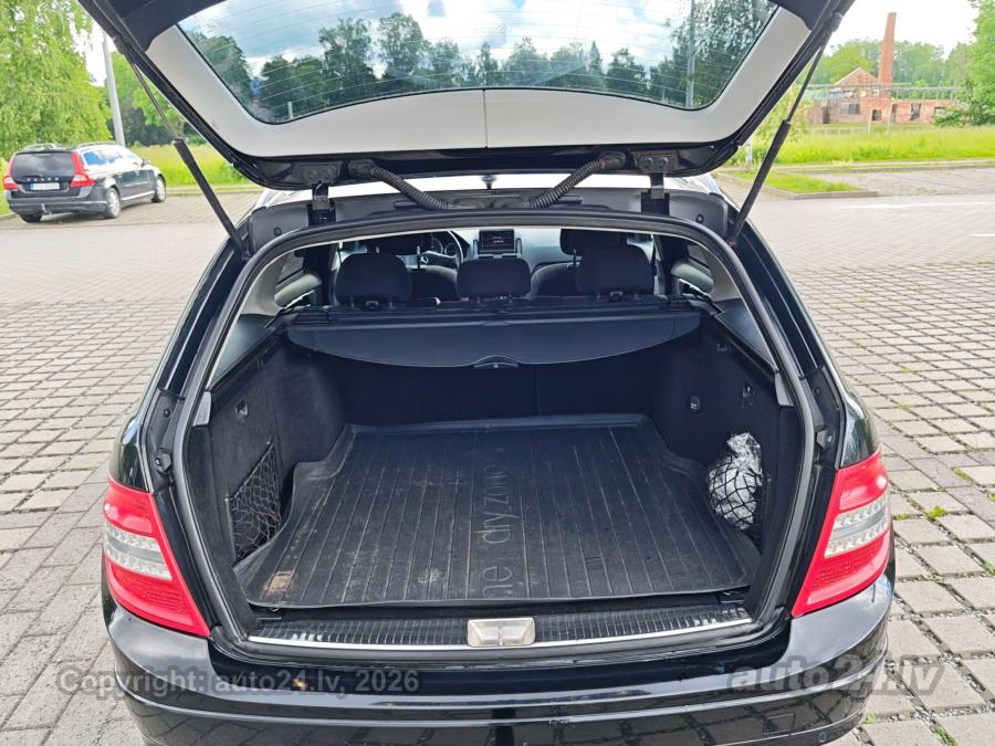 Melns Mercedes-Benz C-Class 2010 Tartu, ar dzinēja tilpumu 2.10 L un nobraukumu 336 tūkst. km par 6399 €, foto 13 vietnē AUTOMOTO.COM.LV