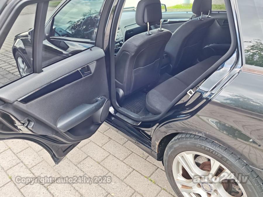 Melns Mercedes-Benz C-Class 2010 Tartu, ar dzinēja tilpumu 2.10 L un nobraukumu 336 tūkst. km par 6399 €, foto 14 vietnē AUTOMOTO.COM.LV