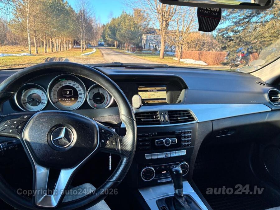 Melns Mercedes-Benz C-Class 2011 Tallina, ar dzinēja tilpumu 2.10 L un nobraukumu 280 tūkst. km par 5500 €, foto 3 vietnē AUTOMOTO.COM.LV