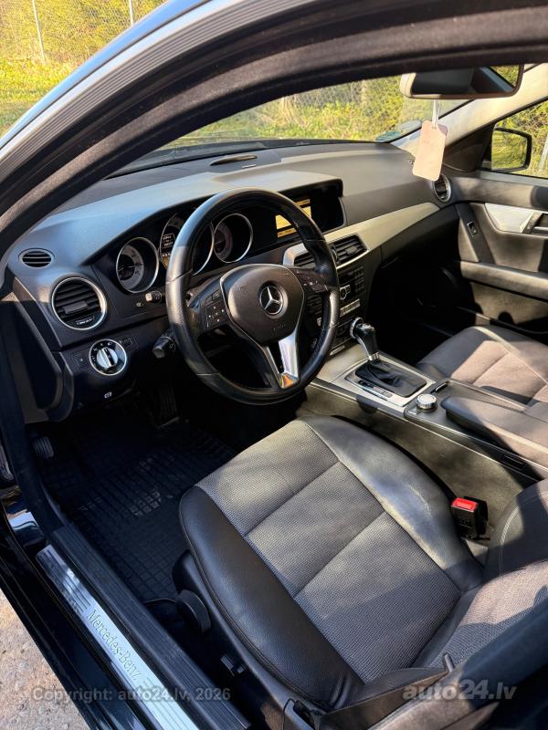 Black Mercedes-Benz C-Class 2011 in Tallinn, with an engine capacity of 2.10 L and mileage of 283 thousand km for 7999 €, photo 9 on AUTOMOTO.COM.LV