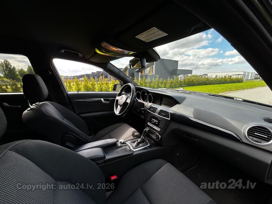 Melns Mercedes-Benz C-Class 2011 Tallina, ar dzinēja tilpumu 2.10 L un nobraukumu 352 tūkst. km par 6500 €, foto 9 vietnē AUTOMOTO.COM.LV
