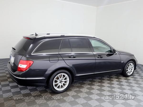 Melns Mercedes-Benz C-Class 2011 Tallina, ar dzinēja tilpumu 2.10 L un nobraukumu 278 tūkst. km par 4799 €, foto 3 vietnē AUTOMOTO.COM.LV