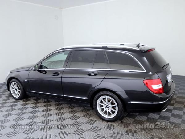 Melns Mercedes-Benz C-Class 2011 Tallina, ar dzinēja tilpumu 2.10 L un nobraukumu 278 tūkst. km par 4799 €, foto 4 vietnē AUTOMOTO.COM.LV