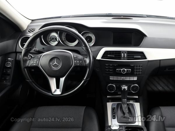 Melns Mercedes-Benz C-Class 2011 Tallina, ar dzinēja tilpumu 2.10 L un nobraukumu 278 tūkst. km par 4799 €, foto 5 vietnē AUTOMOTO.COM.LV
