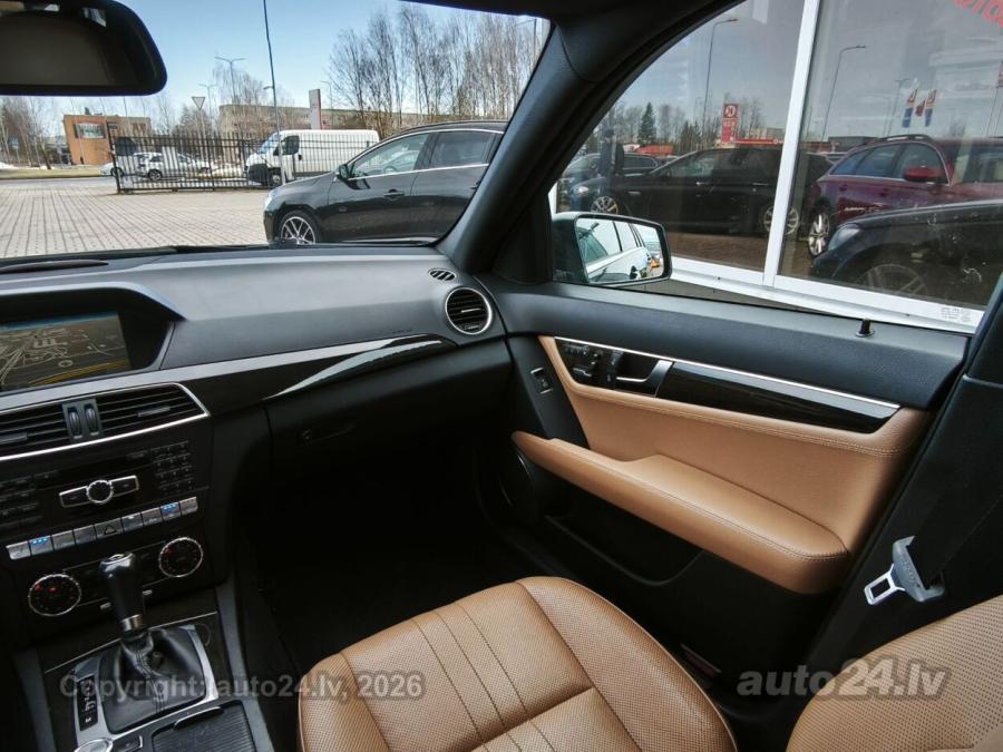 Black Mercedes-Benz C-Class 2012 in Tartu, with an engine capacity of 3.00 L and mileage of 250 thousand km for 9990 €, photo 6 on AUTOMOTO.COM.LV
