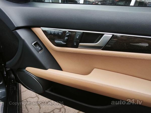 Melns Mercedes-Benz C-Class 2012 Tartu, ar dzinēja tilpumu 3.00 L un nobraukumu 250 tūkst. km par 9990 €, foto 11 vietnē AUTOMOTO.COM.LV