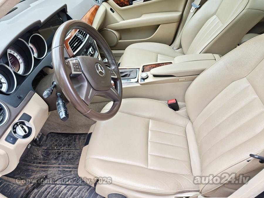 Melns Mercedes-Benz C-Class 2012 Tallina, ar dzinēja tilpumu 3.00 L un nobraukumu 334 tūkst. km par 9499 €, foto 12 vietnē AUTOMOTO.COM.LV