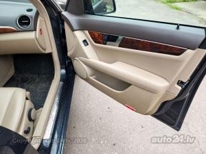 Melns Mercedes-Benz C-Class 2012 Tallina, ar dzinēja tilpumu 3.00 L un nobraukumu 334 tūkst. km par 9499 €, foto 14 vietnē AUTOMOTO.COM.LV