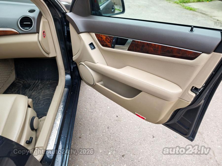 Melns Mercedes-Benz C-Class 2012 Tallina, ar dzinēja tilpumu 3.00 L un nobraukumu 334 tūkst. km par 9499 €, foto 14 vietnē AUTOMOTO.COM.LV