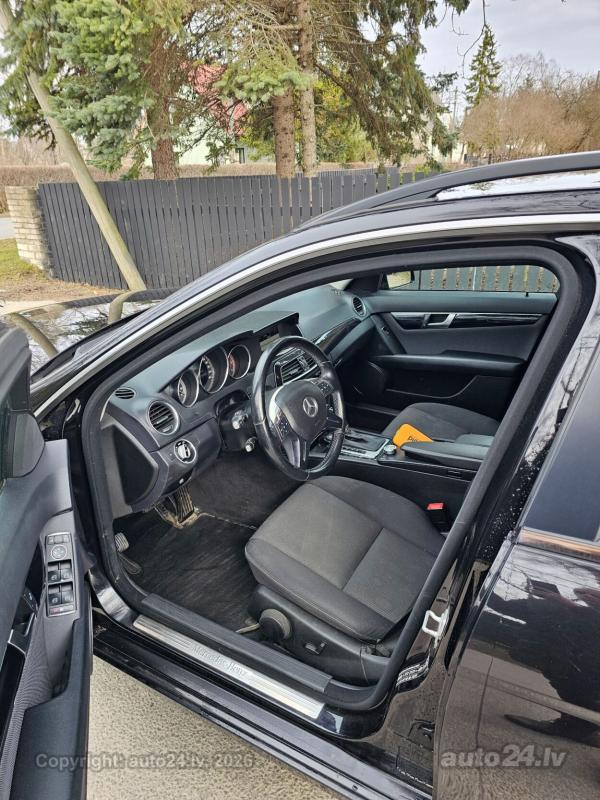 Melns Mercedes-Benz C-Class 2013 Tallina, ar dzinēja tilpumu 2.10 L un nobraukumu 379 tūkst. km par 9000 €, foto 11 vietnē AUTOMOTO.COM.LV