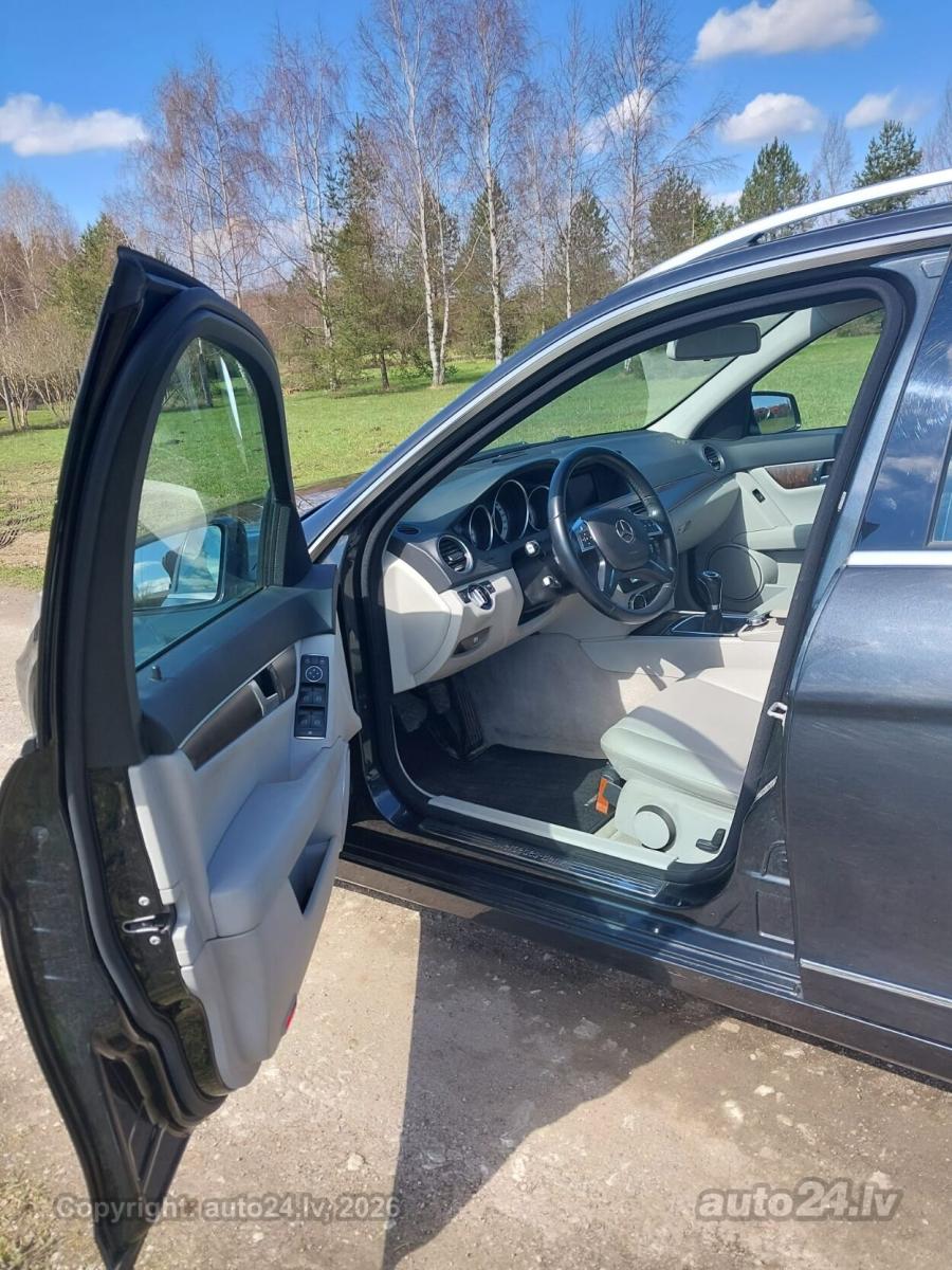 Black Mercedes-Benz C-Class 2013 in Tallinn, with an engine capacity of 2.10 L and mileage of 190 thousand km for 7000 €, photo 6 on AUTOMOTO.COM.LV