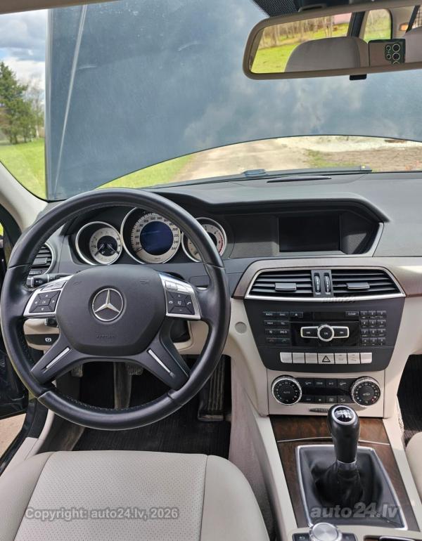 Black Mercedes-Benz C-Class 2013 in Tallinn, with an engine capacity of 2.10 L and mileage of 190 thousand km for 7000 €, photo 8 on AUTOMOTO.COM.LV