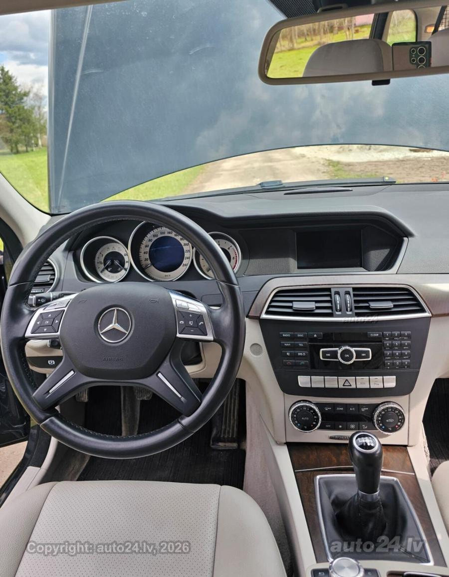 Black Mercedes-Benz C-Class 2013 in Tallinn, with an engine capacity of 2.10 L and mileage of 190 thousand km for 7000 €, photo 9 on AUTOMOTO.COM.LV