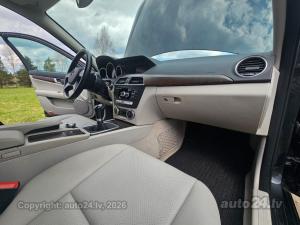 Black Mercedes-Benz C-Class 2013 in Tallinn, with an engine capacity of 2.10 L and mileage of 190 thousand km for 7000 €, photo 12 on AUTOMOTO.COM.LV