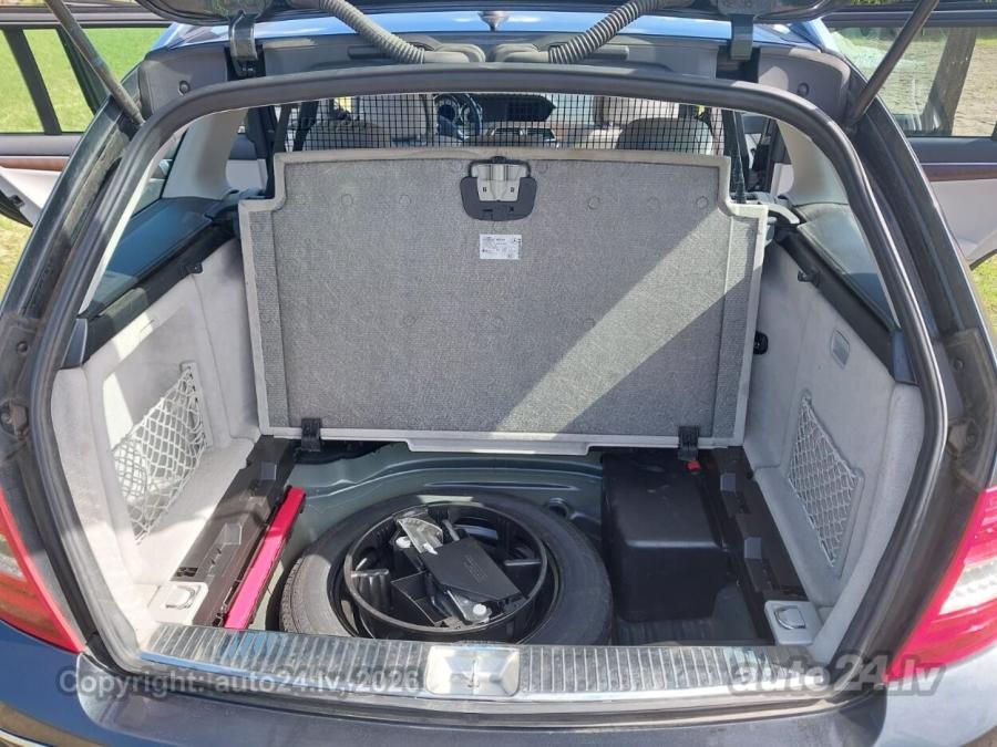 Black Mercedes-Benz C-Class 2013 in Tallinn, with an engine capacity of 2.10 L and mileage of 190 thousand km for 7000 €, photo 18 on AUTOMOTO.COM.LV