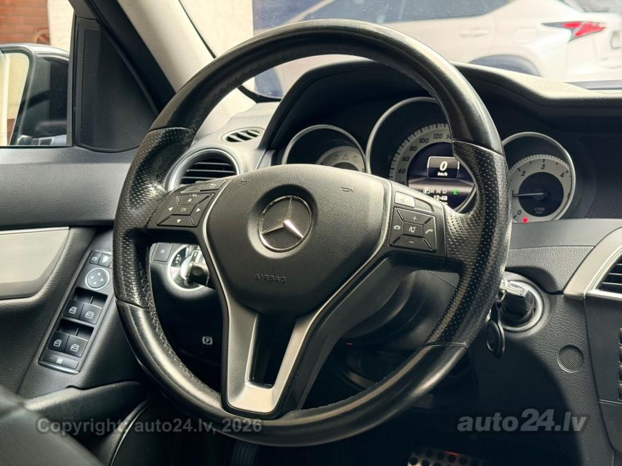Melns Mercedes-Benz C-Class 2013 Tartu, ar dzinēja tilpumu 2.10 L un nobraukumu 308 tūkst. km par 7990 €, foto 16 vietnē AUTOMOTO.COM.LV
