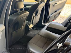 Melns Mercedes-Benz C-Class 2013 Tartu, ar dzinēja tilpumu 2.10 L un nobraukumu 308 tūkst. km par 7990 €, foto 24 vietnē AUTOMOTO.COM.LV