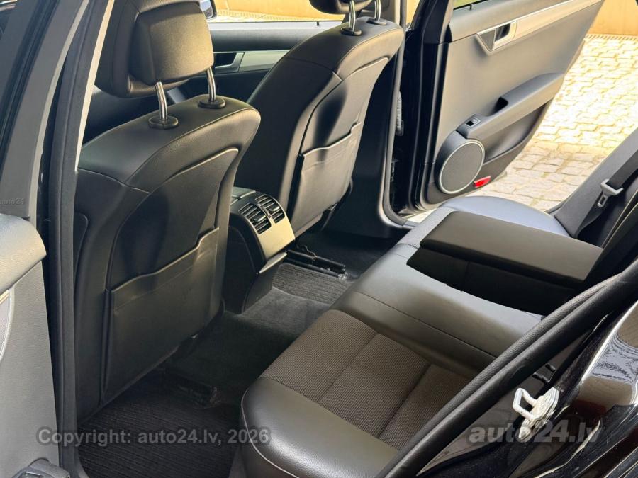 Melns Mercedes-Benz C-Class 2013 Tartu, ar dzinēja tilpumu 2.10 L un nobraukumu 308 tūkst. km par 7990 €, foto 24 vietnē AUTOMOTO.COM.LV