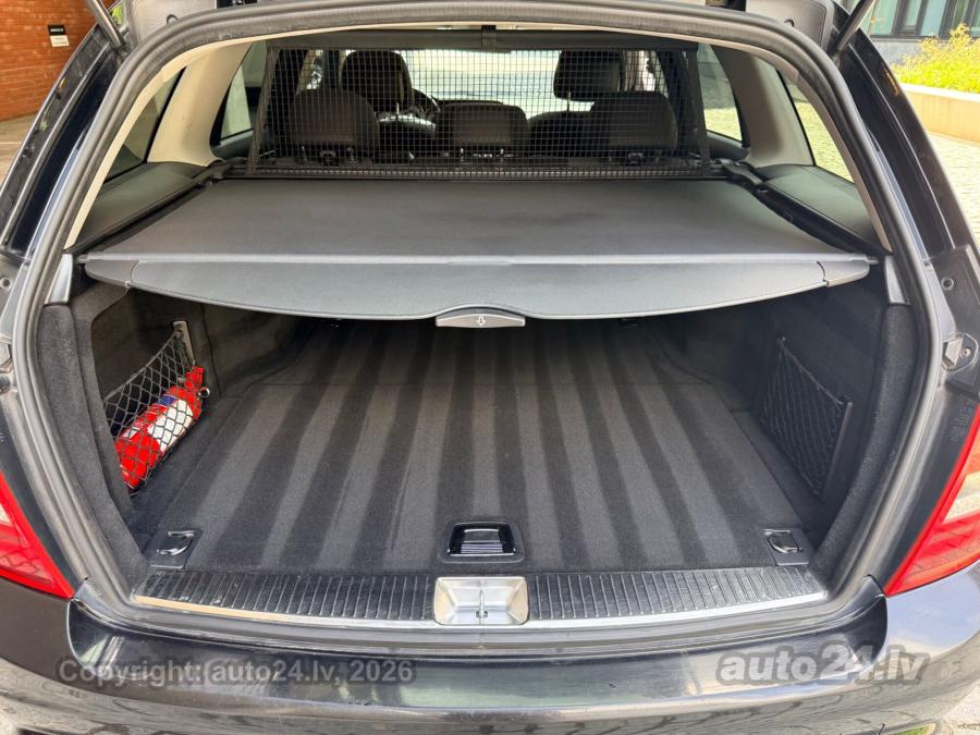 Melns Mercedes-Benz C-Class 2013 Tartu, ar dzinēja tilpumu 2.10 L un nobraukumu 308 tūkst. km par 7990 €, foto 25 vietnē AUTOMOTO.COM.LV