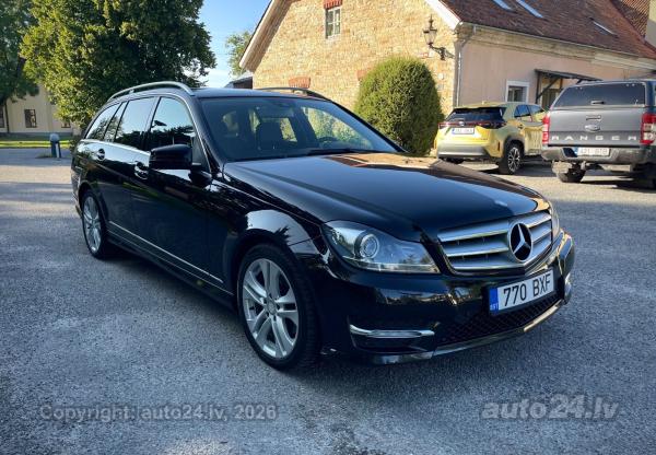 Melns Mercedes-Benz C-Class 2013 Tallina, ar dzinēja tilpumu 2.10 L un nobraukumu 268 tūkst. km par 7990 €, foto 2 vietnē AUTOMOTO.COM.LV