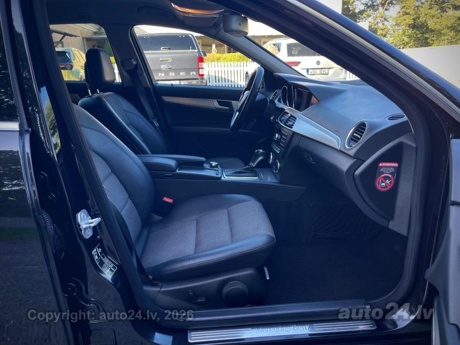 Black Mercedes-Benz C-Class 2013 in Tallinn, with an engine capacity of 2.10 L and mileage of 268 thousand km for 7990 €, photo 12 on AUTOMOTO.COM.LV