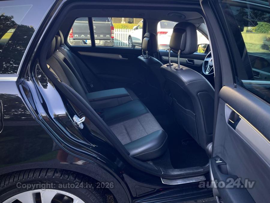 Black Mercedes-Benz C-Class 2013 in Tallinn, with an engine capacity of 2.10 L and mileage of 268 thousand km for 7990 €, photo 14 on AUTOMOTO.COM.LV