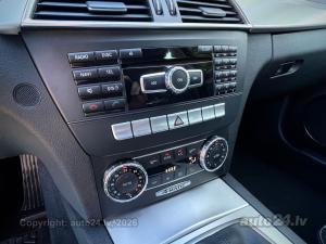 Black Mercedes-Benz C-Class 2013 in Tallinn, with an engine capacity of 2.10 L and mileage of 268 thousand km for 7990 €, photo 15 on AUTOMOTO.COM.LV