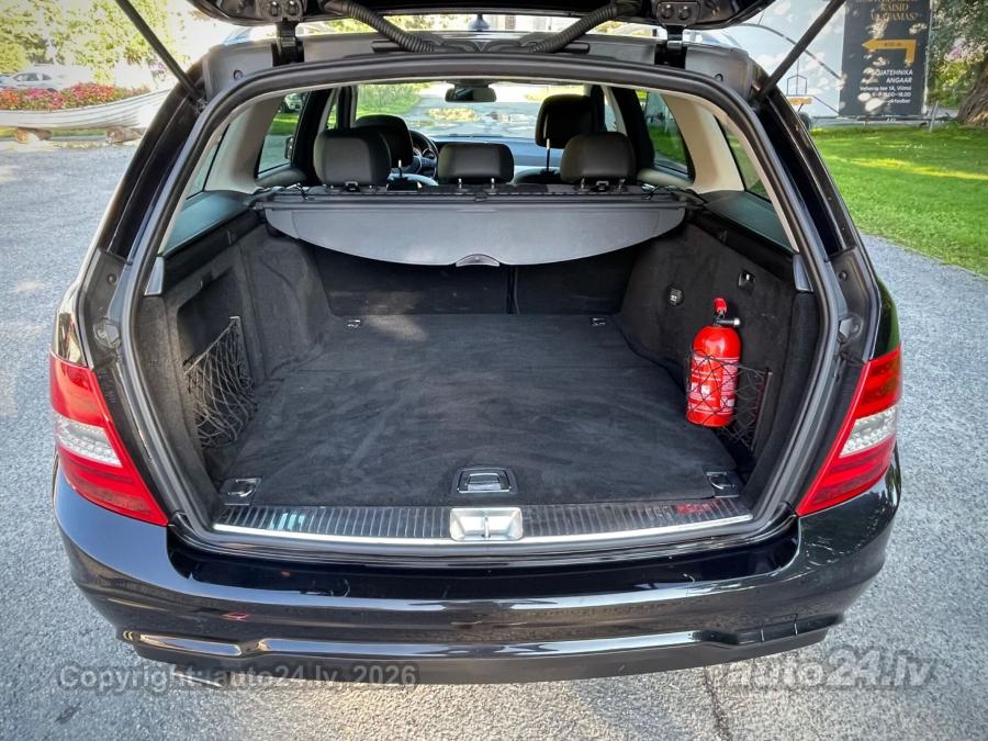 Black Mercedes-Benz C-Class 2013 in Tallinn, with an engine capacity of 2.10 L and mileage of 268 thousand km for 7990 €, photo 18 on AUTOMOTO.COM.LV