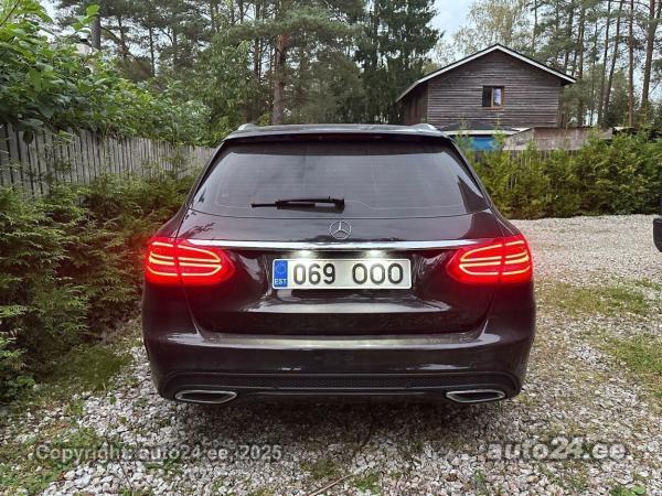 Black Mercedes-Benz C-Class 2015 in Tallinn, with an engine capacity of 2.10 L and mileage of 320 thousand km for 12400 €, photo 6 on AUTOMOTO.COM.LV