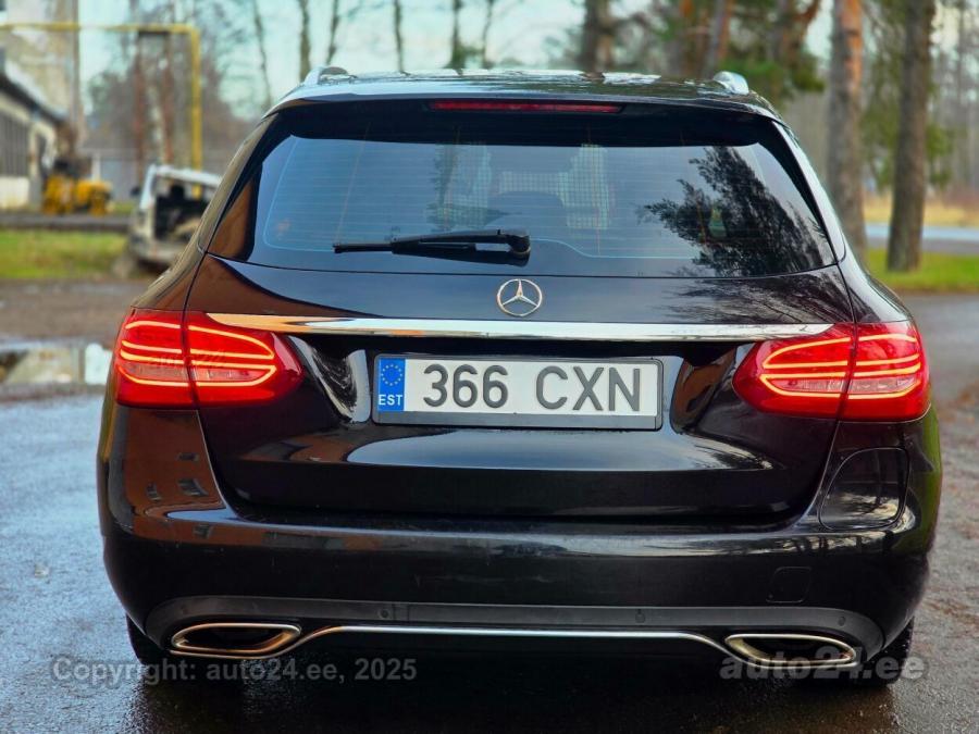 Black Mercedes-Benz C-Class 2015 in Tallinn, with an engine capacity of 2.00 L and mileage of 190 thousand km for 12990 €, photo 5 on AUTOMOTO.COM.LV