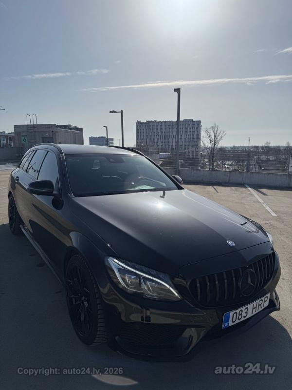 Black Mercedes-Benz C-Class 2015 in Tallinn, with an engine capacity of 2.10 L and mileage of 352 thousand km for 13900 €, photo 3 on AUTOMOTO.COM.LV