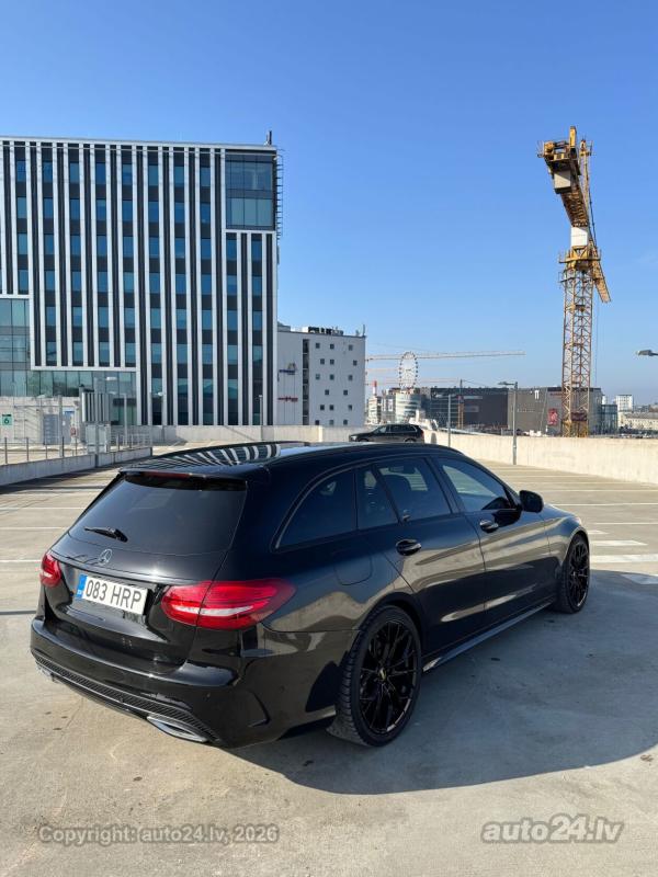 Black Mercedes-Benz C-Class 2015 in Tallinn, with an engine capacity of 2.10 L and mileage of 352 thousand km for 13900 €, photo 5 on AUTOMOTO.COM.LV