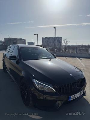 Black Mercedes-Benz C-Class 2015 in Tallinn, with an engine capacity of 2.10 L and mileage of 352 thousand km for 13900 €, photo 3 on AUTOMOTO.COM.LV