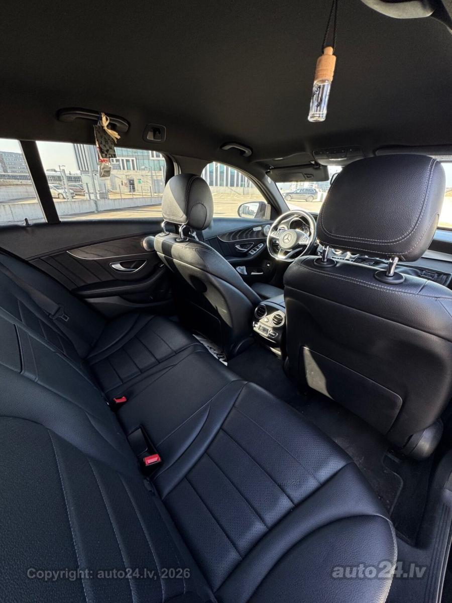 Black Mercedes-Benz C-Class 2015 in Tallinn, with an engine capacity of 2.10 L and mileage of 352 thousand km for 13900 €, photo 8 on AUTOMOTO.COM.LV