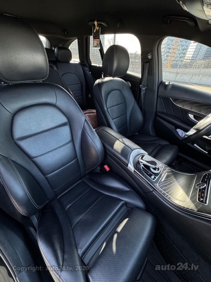 Black Mercedes-Benz C-Class 2015 in Tallinn, with an engine capacity of 2.10 L and mileage of 352 thousand km for 13900 €, photo 9 on AUTOMOTO.COM.LV