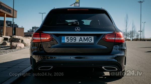 Black Mercedes-Benz C-Class 2015 in Tallinn, with an engine capacity of 2.10 L and mileage of 243 thousand km for 15800 €, photo 7 on AUTOMOTO.COM.LV