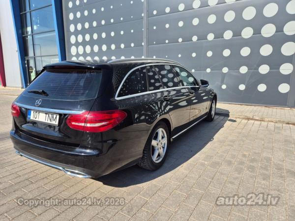 Black Mercedes-Benz C-Class 2015 in Tartu, with an engine capacity of 2.10 L and mileage of 231 thousand km for 10500 €, photo 2 on AUTOMOTO.COM.LV