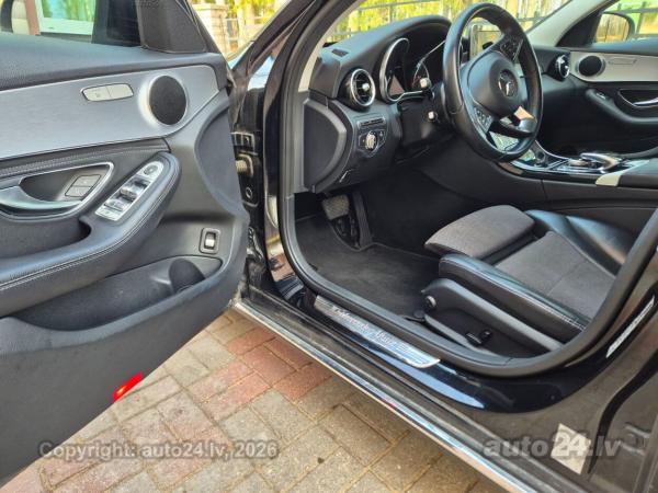 Black Mercedes-Benz C-Class 2015 in Tartu, with an engine capacity of 2.10 L and mileage of 231 thousand km for 10500 €, photo 8 on AUTOMOTO.COM.LV