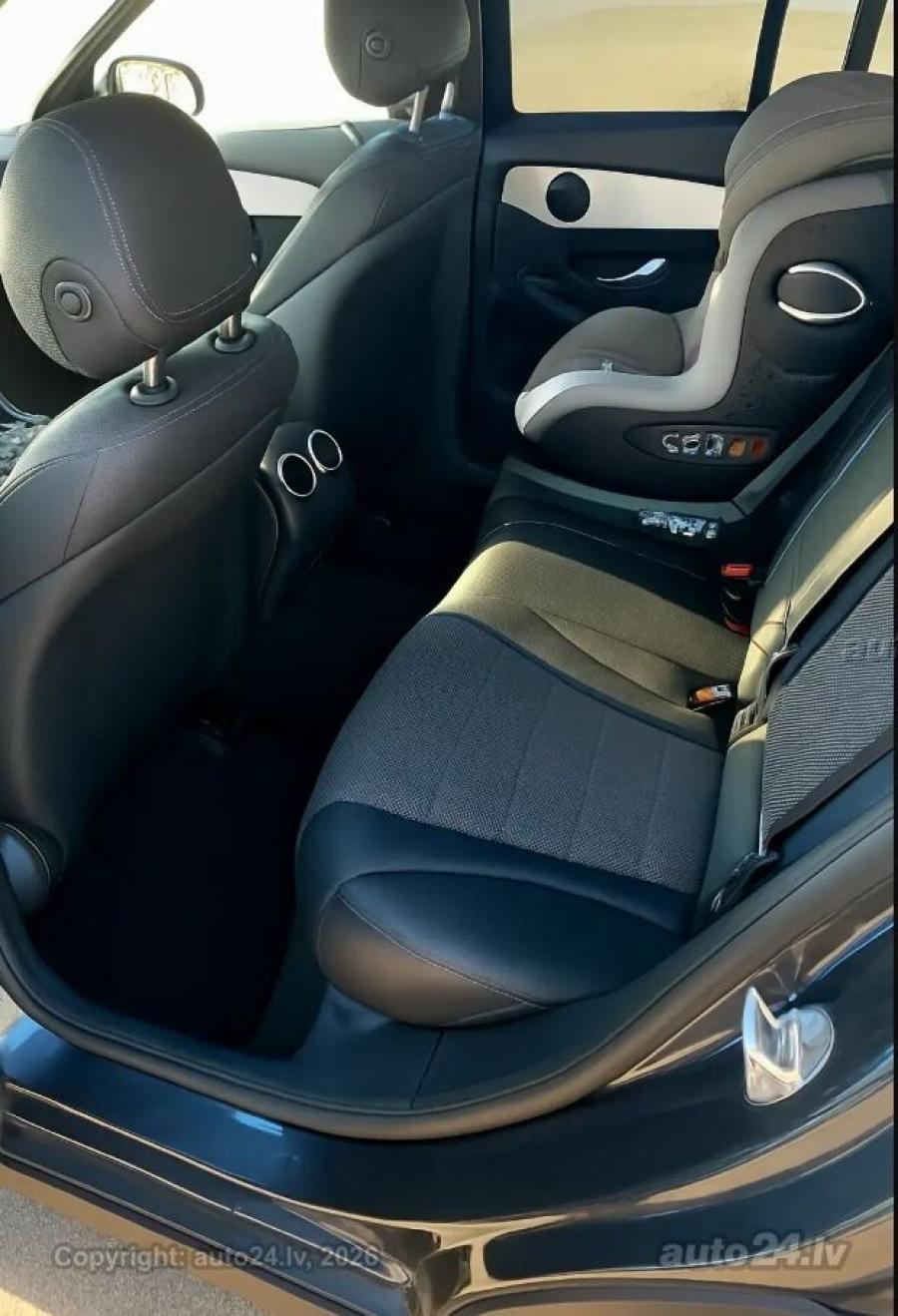 Melns Mercedes-Benz C-Class 2015 Tallina, ar dzinēja tilpumu 1.60 L un nobraukumu 200 tūkst. km par 14000 €, foto 12 vietnē AUTOMOTO.COM.LV