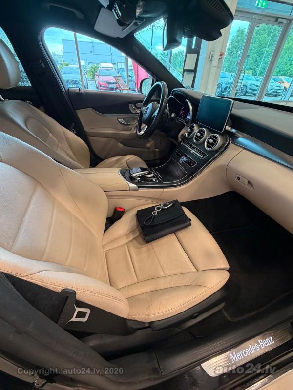 Black Mercedes-Benz C-Class 2015 in Tallinn, with an engine capacity of 2.00 L and mileage of 194 thousand km for 10999 €, photo 6 on AUTOMOTO.COM.LV