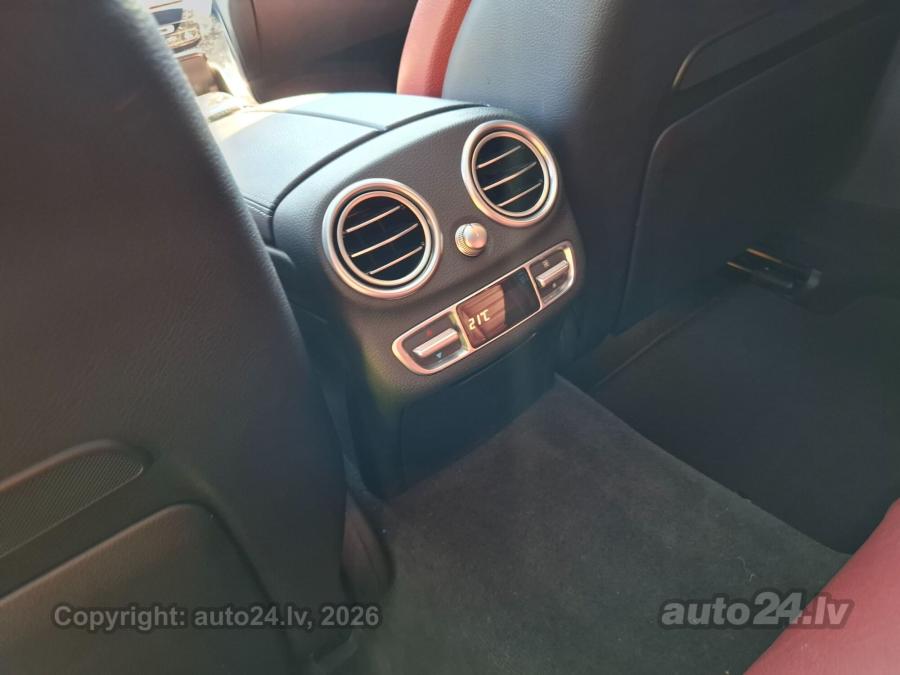 Black Mercedes-Benz C-Class 2015 in Tallinn, with an engine capacity of 2.10 L and mileage of 255 thousand km for 17800 €, photo 17 on AUTOMOTO.COM.LV