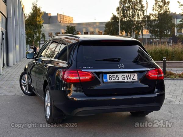 Melns Mercedes-Benz C-Class 2015 Tallina, ar dzinēja tilpumu 1.60 L un nobraukumu 186 tūkst. km par 10999 €, foto 9 vietnē AUTOMOTO.COM.LV