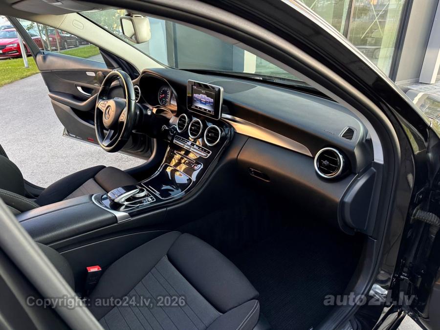 Melns Mercedes-Benz C-Class 2015 Tallina, ar dzinēja tilpumu 1.60 L un nobraukumu 186 tūkst. km par 10999 €, foto 17 vietnē AUTOMOTO.COM.LV