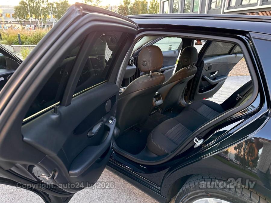 Melns Mercedes-Benz C-Class 2015 Tallina, ar dzinēja tilpumu 1.60 L un nobraukumu 186 tūkst. km par 10999 €, foto 19 vietnē AUTOMOTO.COM.LV
