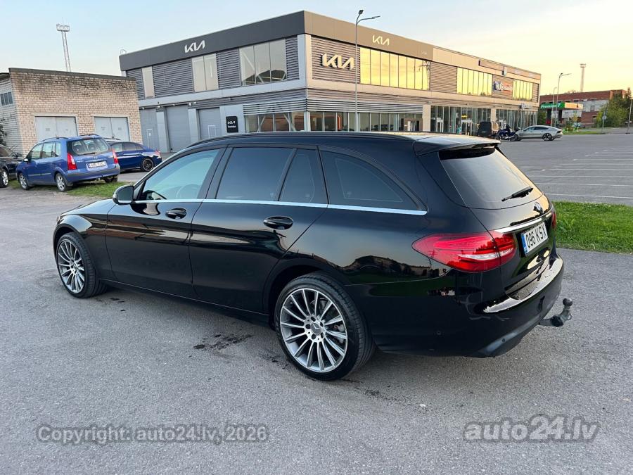 Black Mercedes-Benz C-Class 2015 in Narva, with an engine capacity of 1.60 L and mileage of 280 thousand km for 7999 €, photo 20 on AUTOMOTO.COM.LV