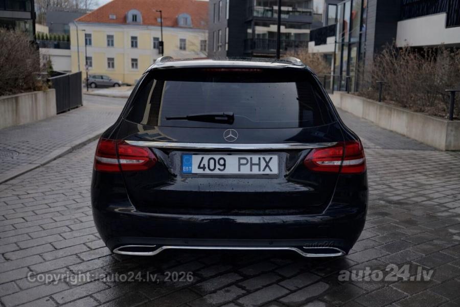 Black Mercedes-Benz C-Class 2016 in Tartu, with an engine capacity of 2.10 L and mileage of 331 thousand km for 11500 €, photo 5 on AUTOMOTO.COM.LV