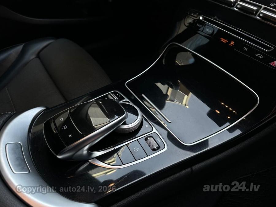 Black Mercedes-Benz C-Class 2016 in Tartu, with an engine capacity of 2.10 L and mileage of 331 thousand km for 11500 €, photo 10 on AUTOMOTO.COM.LV