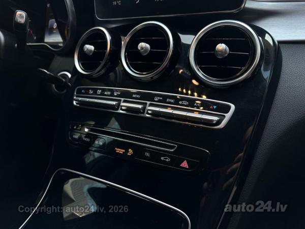Black Mercedes-Benz C-Class 2016 in Tartu, with an engine capacity of 2.10 L and mileage of 331 thousand km for 11500 €, photo 11 on AUTOMOTO.COM.LV