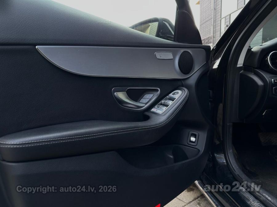 Black Mercedes-Benz C-Class 2016 in Tartu, with an engine capacity of 2.10 L and mileage of 331 thousand km for 11500 €, photo 14 on AUTOMOTO.COM.LV