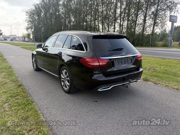 Мерседес Ц-Класс 2016 в Вильянди на AUTOMOTO.COM.LV Черный Мерседес Ц-Класс 2016 в Вильянди, объемом двигателя 2.10 л и пробегом 225 тыс. км за 11990 €, фото 5 на AUTOMOTO.COM.LV